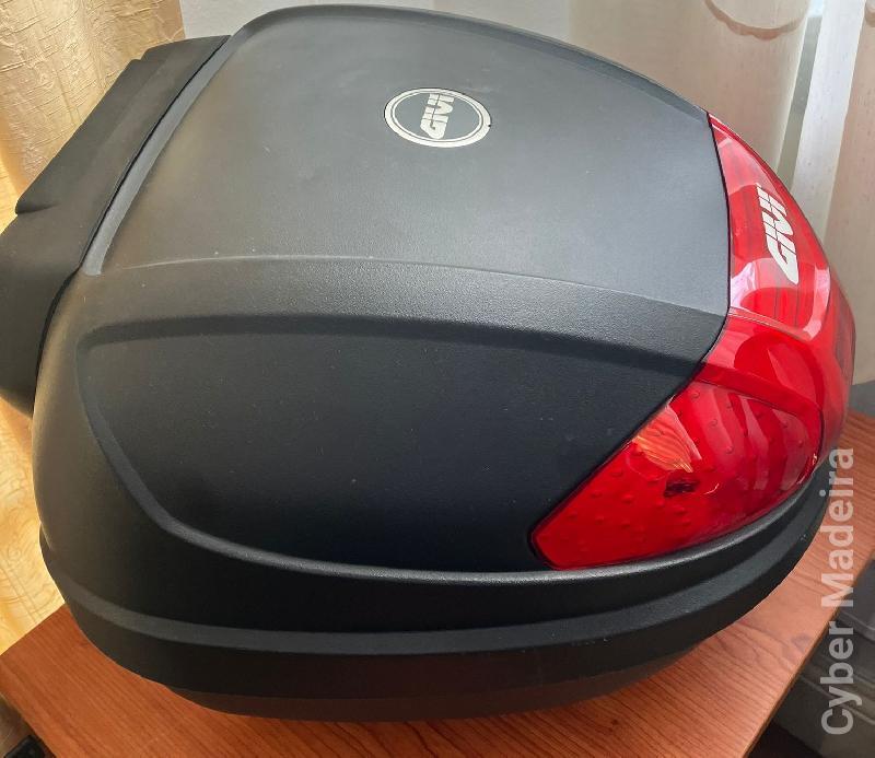 MALA GIVI 30L c/ Encosto - Cyber Madeira